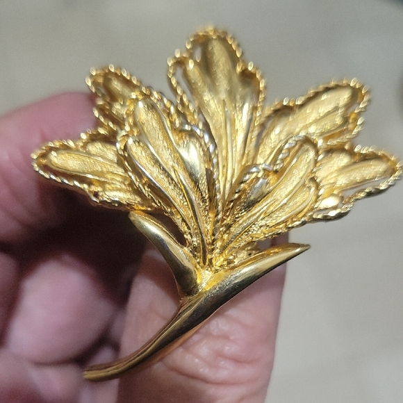 Jewelry | Vintage Gold Leaf Design Brooch | Poshmark